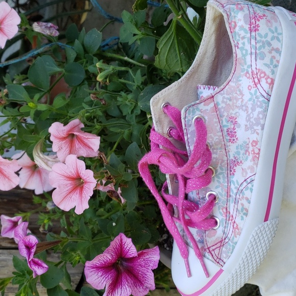 Airwalk | Shoes | Airwalk Floral Canvas Kids Casual Sneakers Sz 35 ...